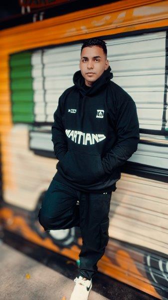 Grife rio-pretense Martians lança campanha protagonizada pelo rapper Kant