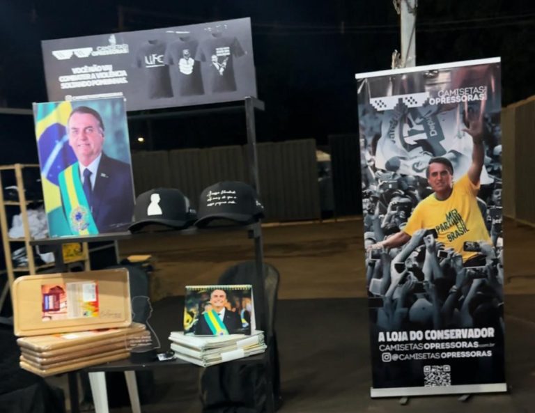 'Loja Oficial do Bolsonaro' chama atenção do público no Country Bulls ...