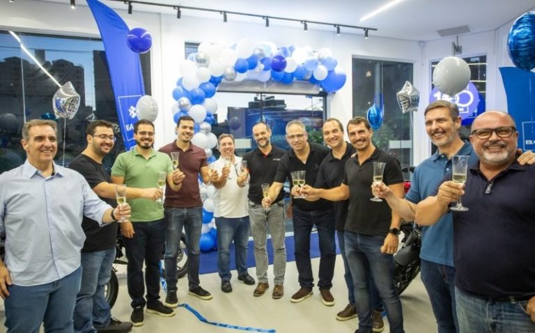 Gigante indiana Bajaj inaugura concessionária de motos em Rio Preto